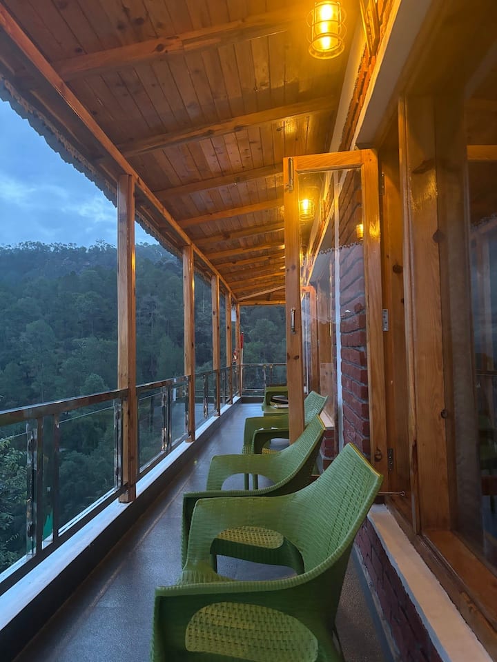 Himalayan View Homestay W/ Home Meals, Uttarakhand - Kausani