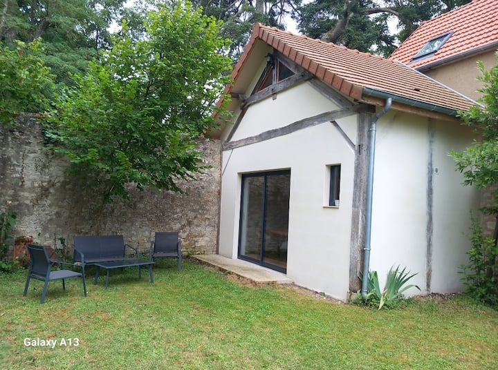 La Chambre Au Bord Du Canal à La Cour Barrée - Auxerre
