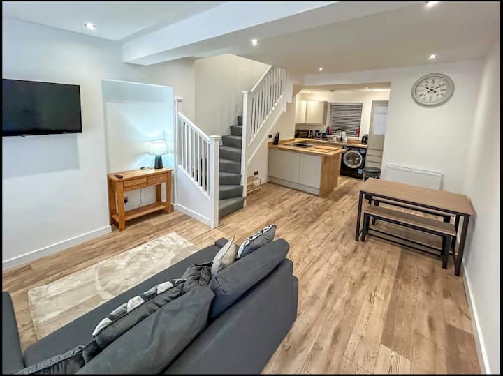 Ty Pentref, Porth, Rhondda. - South Wales