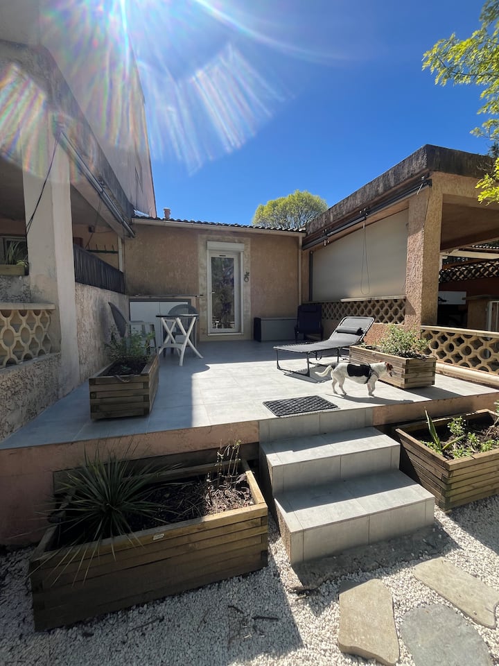 Les Lucioles 
 2 Terrasses +Pt. Jardin Parking Pv - Sauve