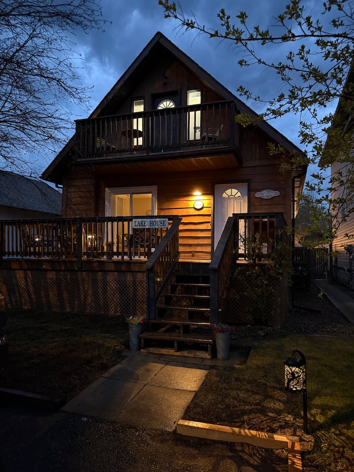 Cozy Modern Lake House Gem|steps To Lake | Firepit - Sylvan Lake