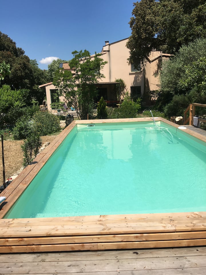 A 2 Pas Du Pont Du Gard - Uzès