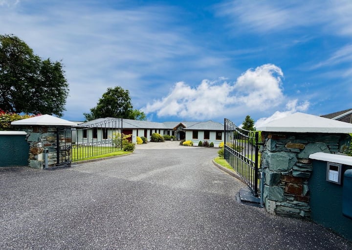 Home In Killarney - 6 Beds, Beautiful Home! - Killarney