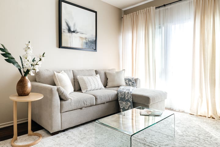 Elegant 1 Br Apartment - West Hollywood