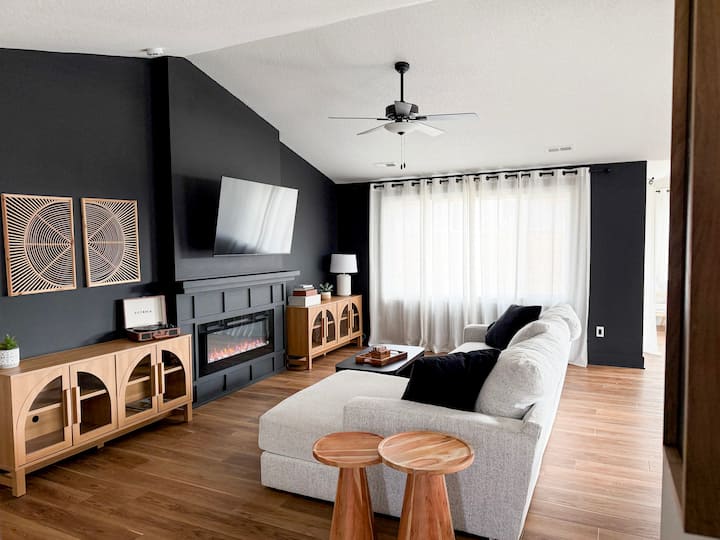 Luxe New Home Near Interstate (Sleeps 6) - Ankeny, IA