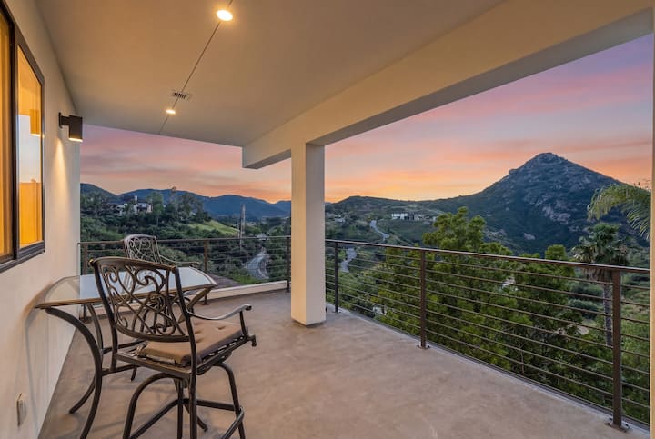 Stuning Mountain Views - Agoura Hills, CA