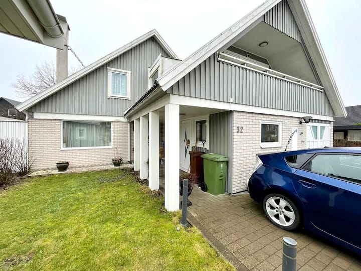 Rymlig Villa I Stockholm - Familjärt Område - Rosersberg