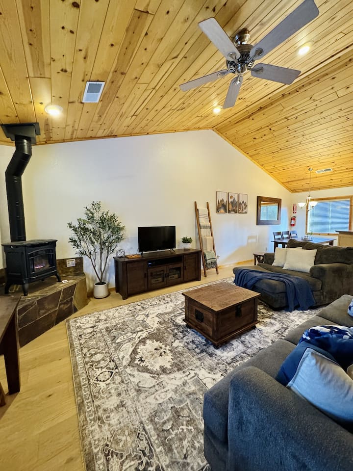 Beautiful Condo In Tahoe Donner! 2br 2ba - Truckee, CA