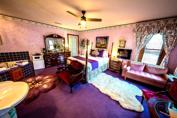Cliff Cottage Inn - Colette Queen Jacuzzi Suite - Eureka Springs, AR