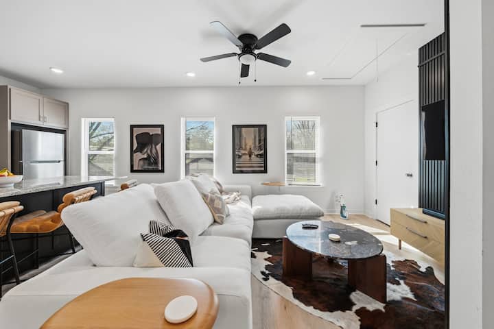 The Western Perch | Stylish Loft · Walk To Uams - Little Rock, AR