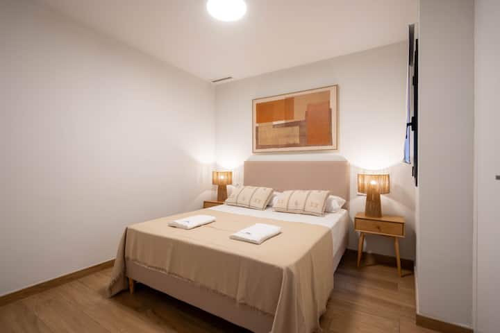 Cozy With Private Balcony View River (River 3.2) - Girona