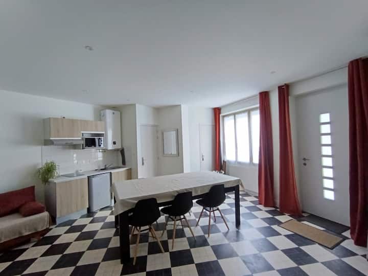 Studio Au Pied De La Tour D'oudon. - Oudon