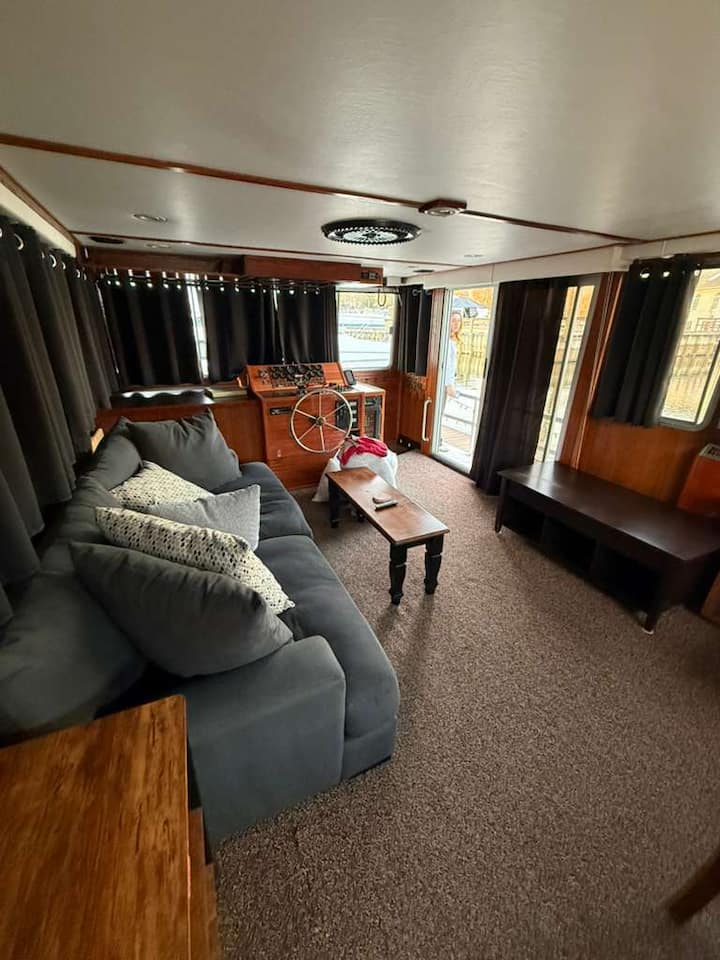 Floating Houseboat W/ Rooftop Deck On The River - Waldorf, MD