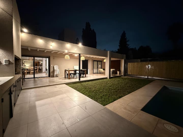 La Casina, Ubicación Ideal En Chacras De Coria. - Argentina