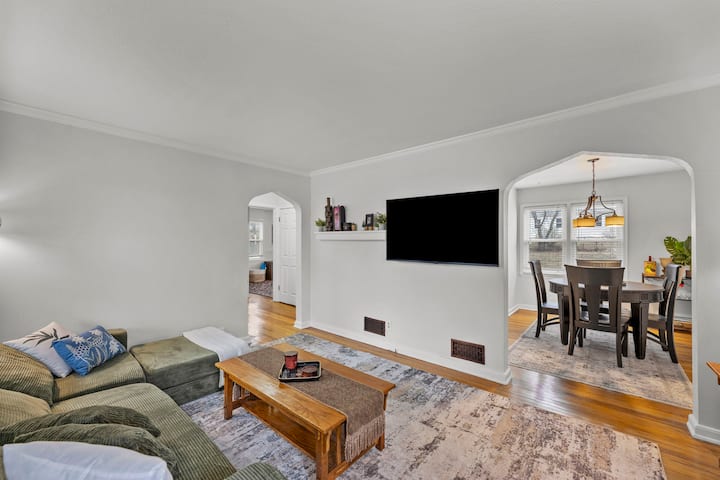 Spacious Kc Cottage With King Suite & Flex Space! - Kansas City, KS