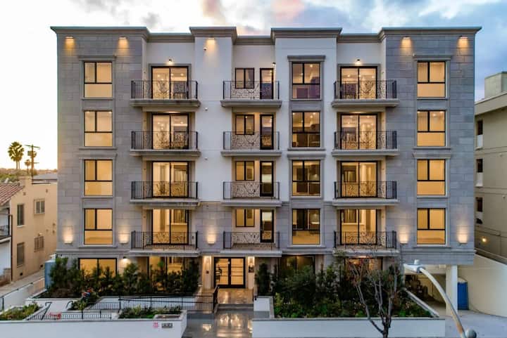 Luxe 3br Retreat W/ Patio, Gym & Parking - Beverly Hills, CA