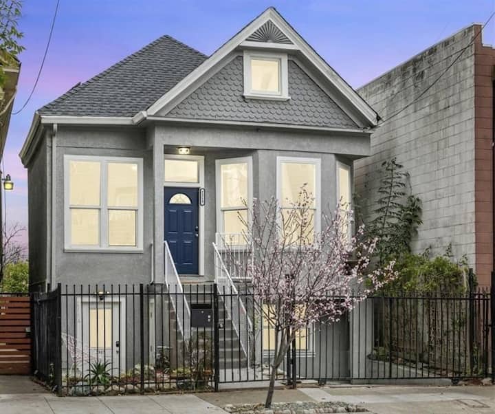 Modern & Comfortable Home - Emeryville, CA