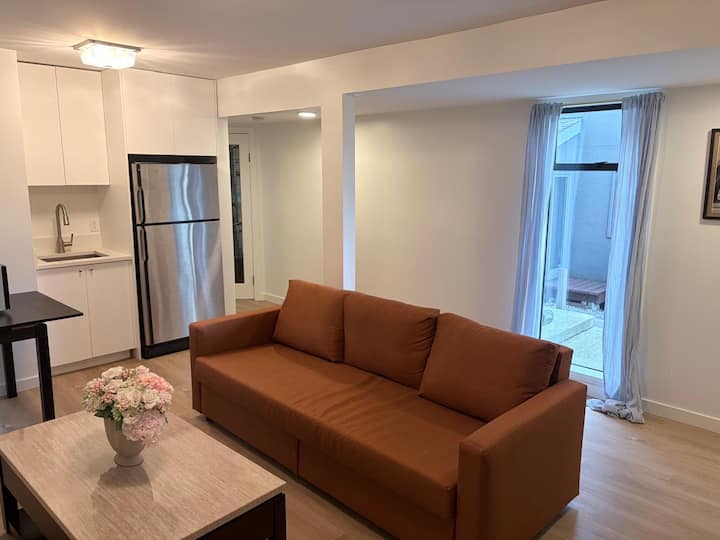 Ground Floor Suite In Beautiful Vancouver Heights! - Vancouver