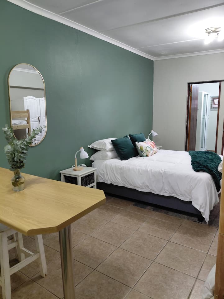 Van Reenen 15 Flat - Robertson