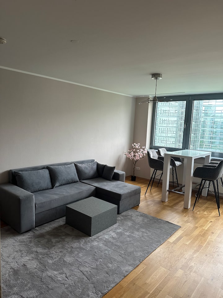 Elegantes 1-zimmer Apartment Mit Balkon Top-lage - Düsseldorf