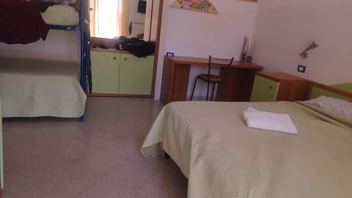 Ampia Camera Quadrupla 3 Presso B&b Villa Ersilia - Ponza