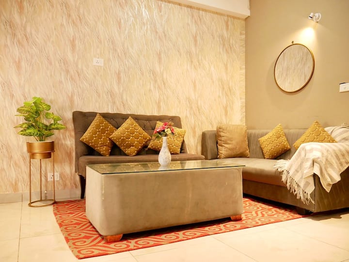 Spacious 2bhk Flat | Ideal For Families & Groups - Noida