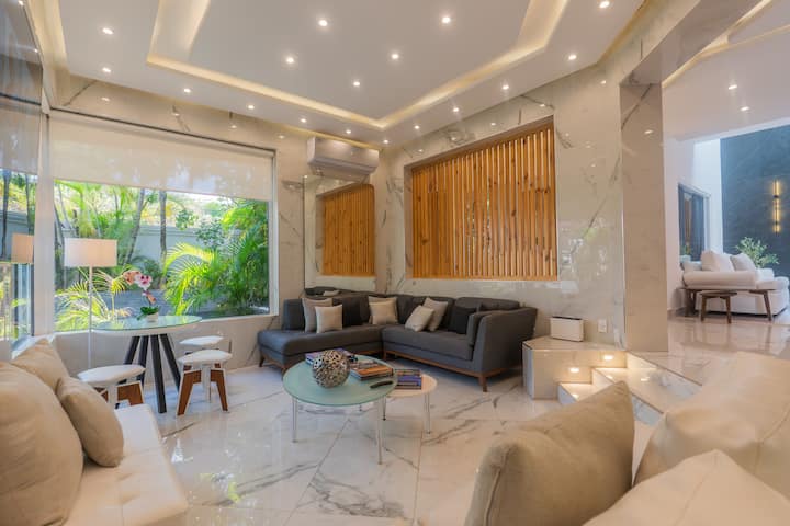 Cancun Villa: 6-br, Pool & Jacuzzi - Cancún