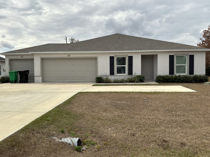 Private Room In Quiet Home W/ Office Access - Port St. Lucie, FL