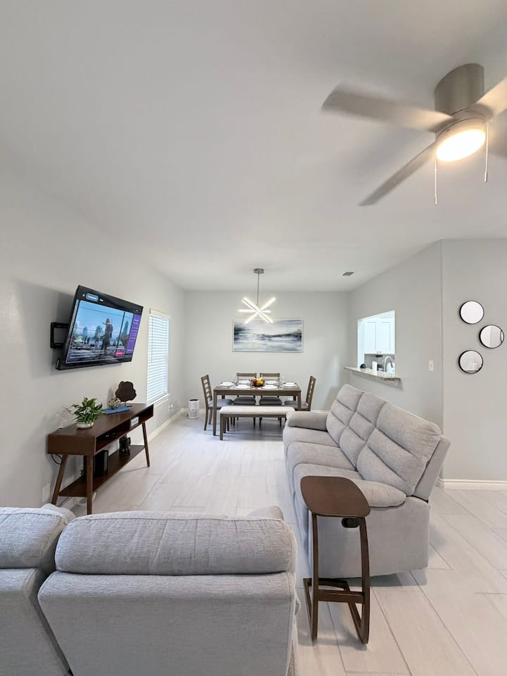 Modern 3br/2ba Apt | Sleeps 7 | North Laredo - Laredo, TX