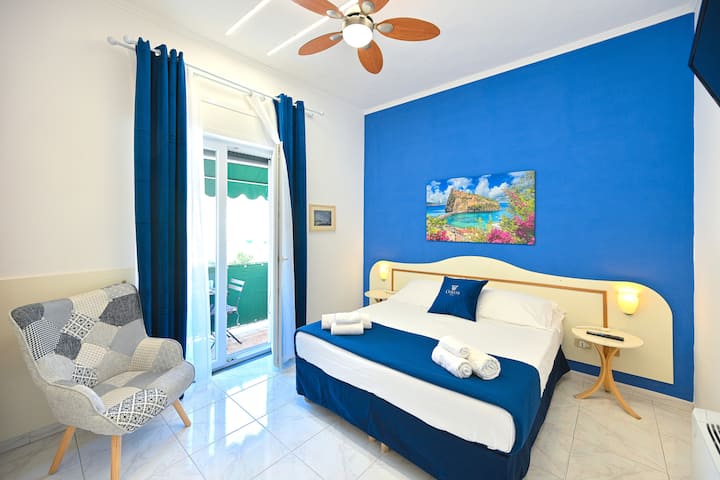 Luminoso Myosotis + Terrazza Nel Cuore Di Ischia - Ischia