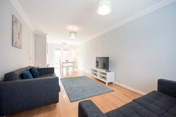 Stylish Contractor House 2x Parking Garden Wi-fi - Chelmsford