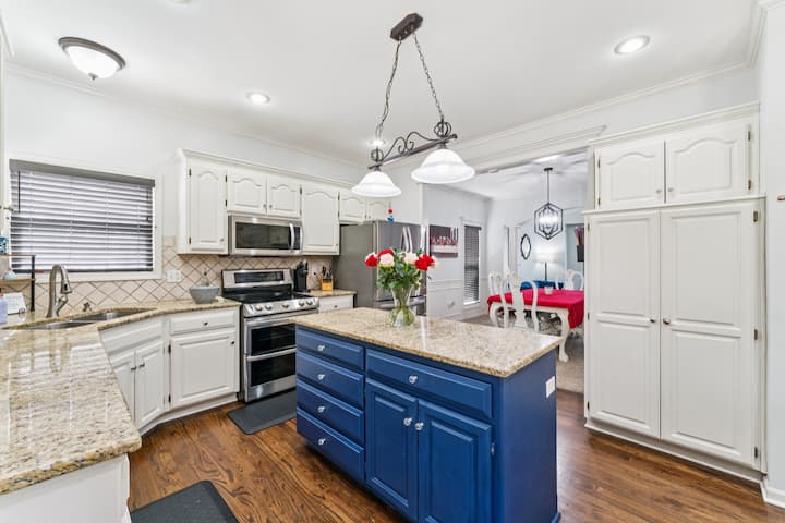 Stunning Home In Kc Area! - Shawnee, KS