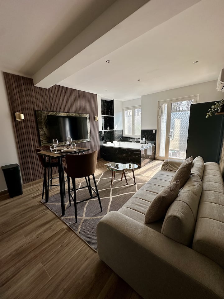 Suite Prestige Avec Spa Privatif – Sauna & Balnéo - Soissons