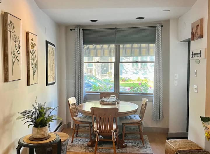 Downtown Loft 1 Bed/1.5 Bath, Fully Furnished - Northampton, MA