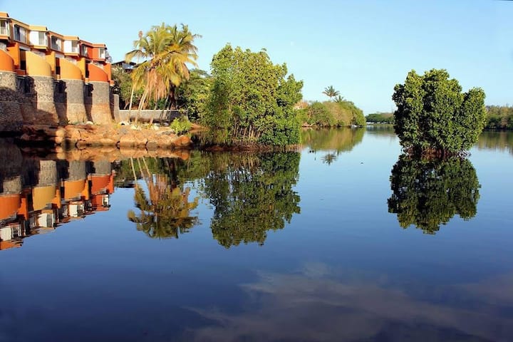 Port Chambly Retreat - Port Louis