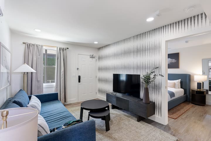 1 Bedroom Charming Apartment With Courtyard - United States
