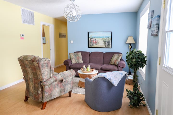 5br House W/ Private Ensuites | Near Pigeon Lake - Alberta