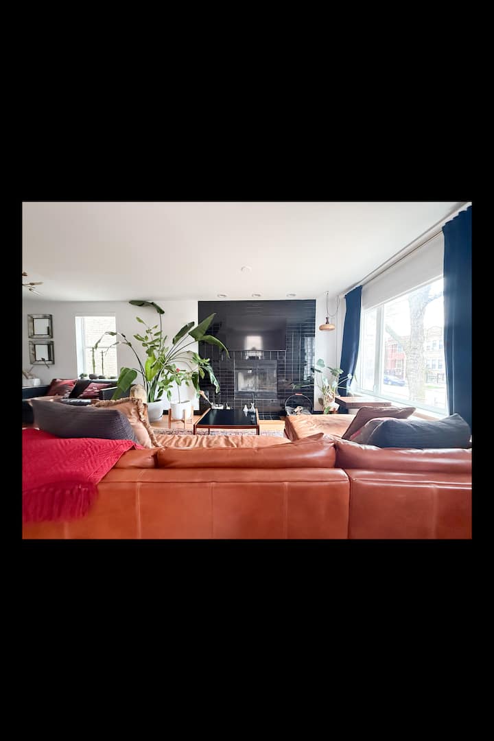 Boho Luxe Retreat | Garage Parking | Sleeps 13 - Chicago, IL