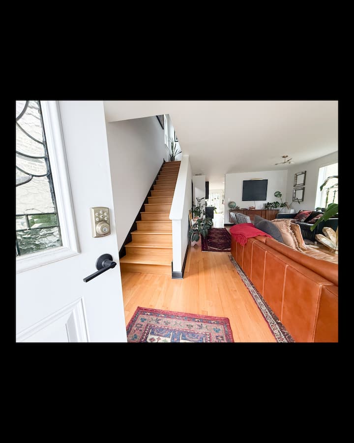 Boho Luxe Retreat | Garage Parking | Sleeps 13 - Chicago