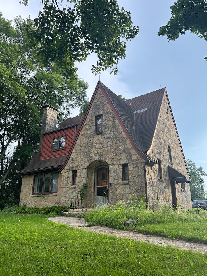 Red Gable Stone Cottage - Champaign, IL