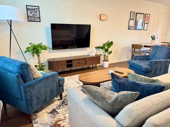 Stylish 3br Home | Game Room & 2 King Beds In Kc - Overland Park, KS