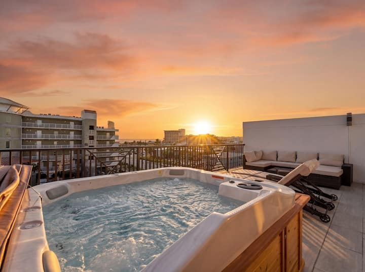 Capri-lux Pool/hot-tub/steps To The Beach - St. Pete Beach, FL