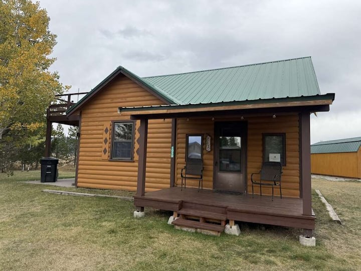 Park Ranger Cabin - Henrys Lake, ID
