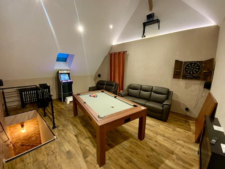Suite Cinéma Privée Billard, Air Hockey & Arcade - Artenay