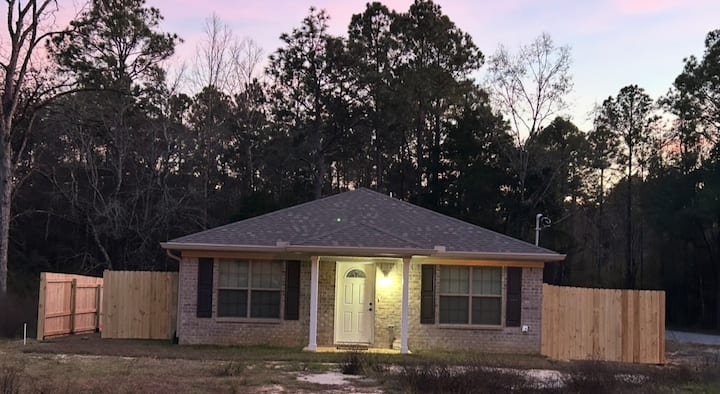 Cozy Nest - Crestview, FL