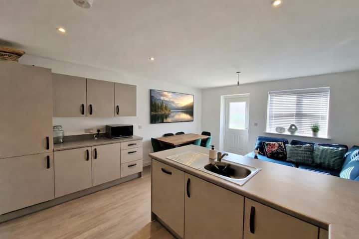 The Cozy Stopover - Crawley