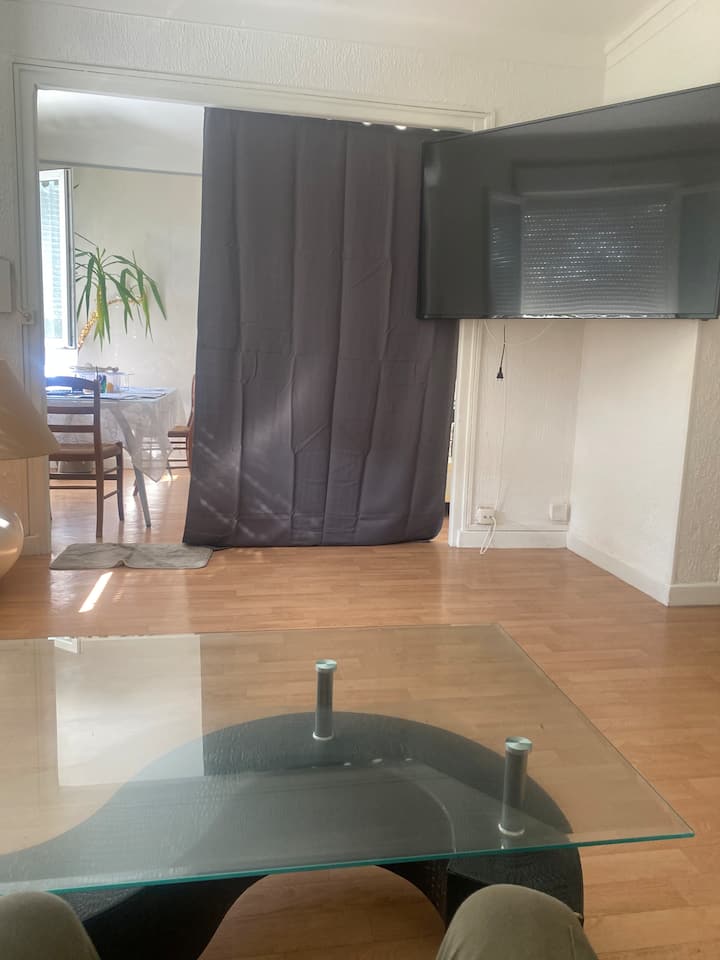 -Appartement Pratique à 2 Pas De La Gare De Dole - Dole