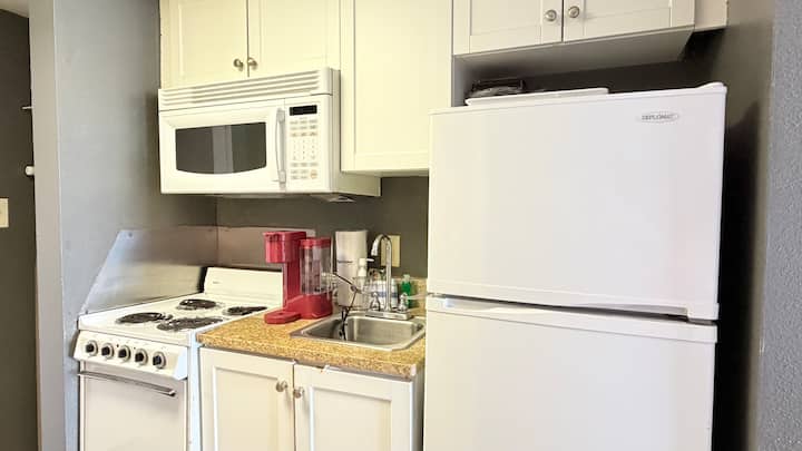 Ocean Front Studio + Pool - Myrtle Beach, SC