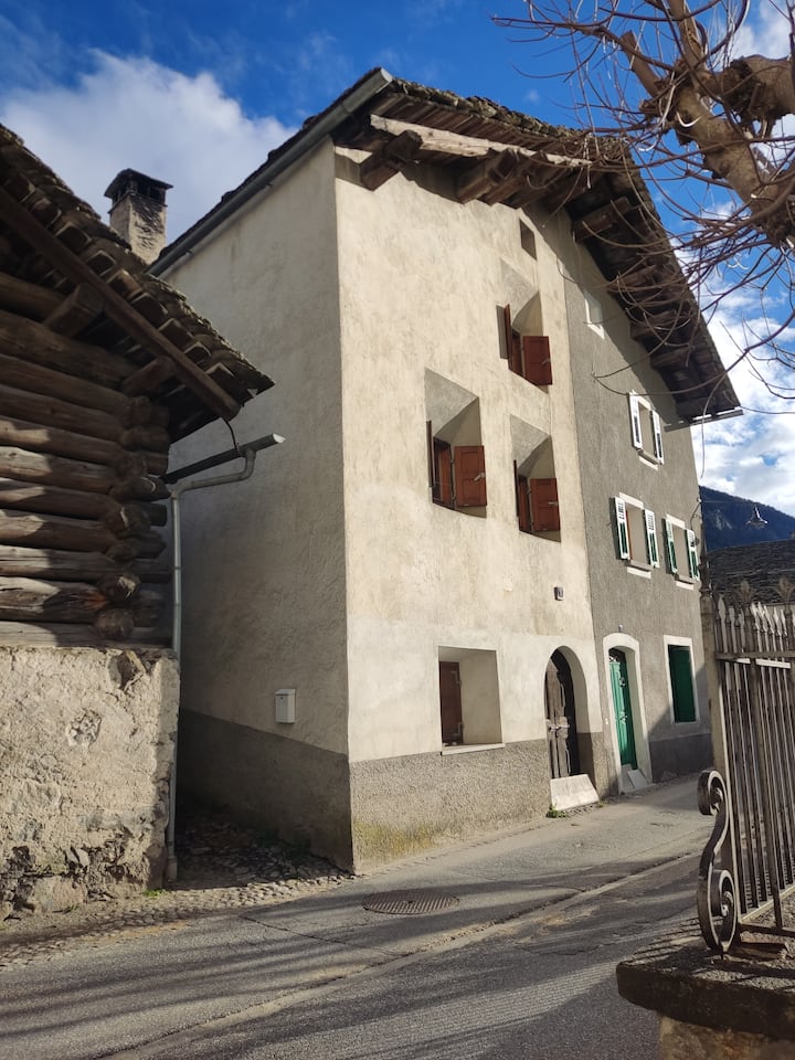 Haus In Den Bergen - Maloja