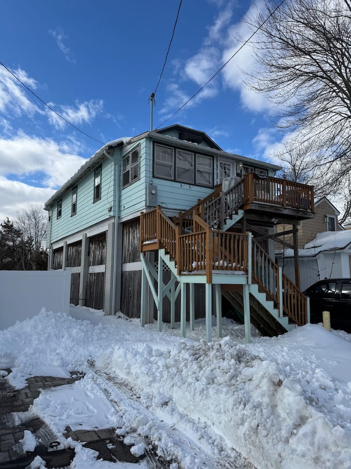 Cozy Beach Cottage - Branford, CT